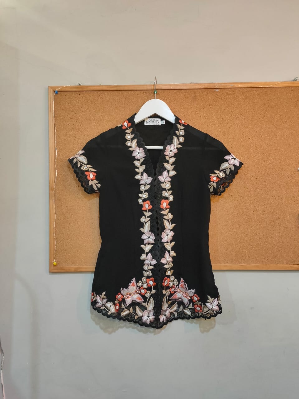 Kebaya Classic Black - Non&Nik