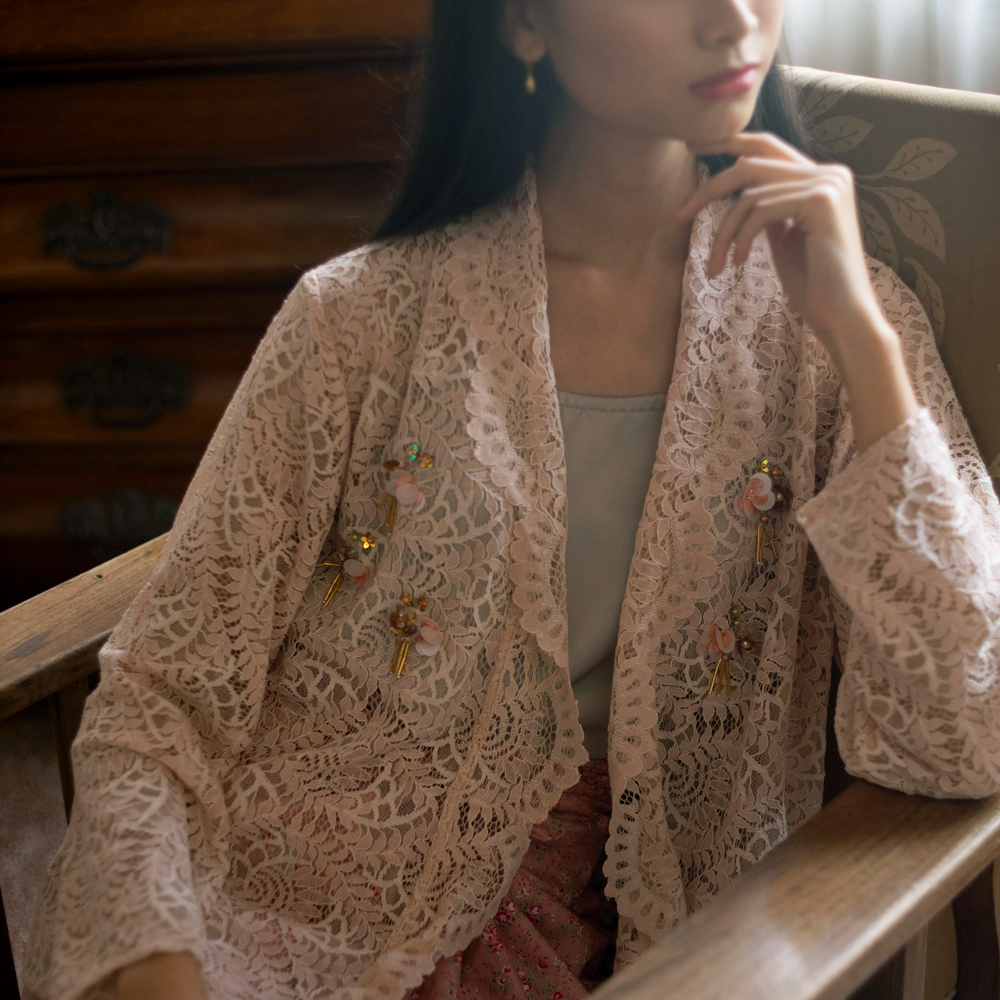 Kebaya Lace Kembang Beige - Non&Nik