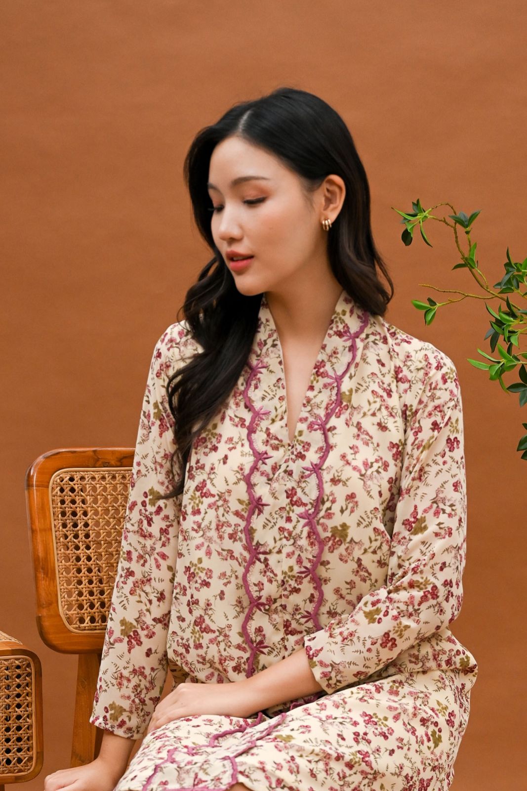 PO Kebaya Kembang Panjang Broken White - Non&Nik PO Kebaya Kembang Panjang Broken White - Non&Nik