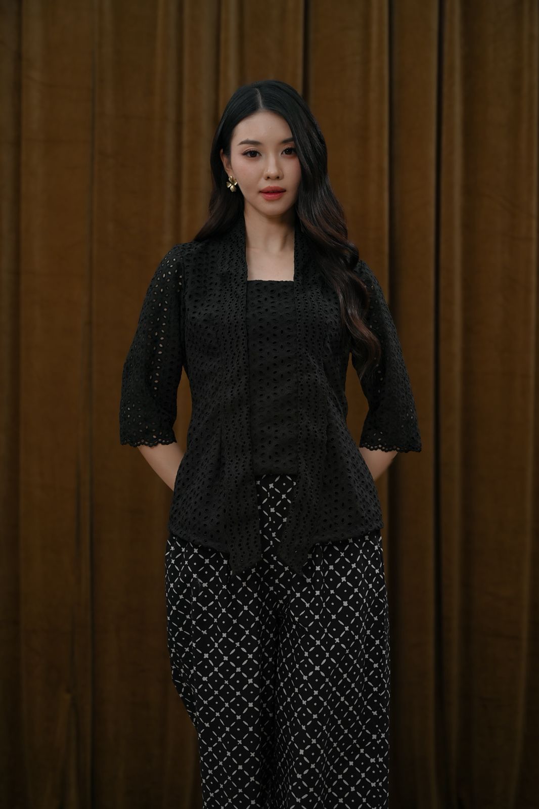Kebaya Kartini Bordir Eyelet Klasik Hitam - Non&Nik